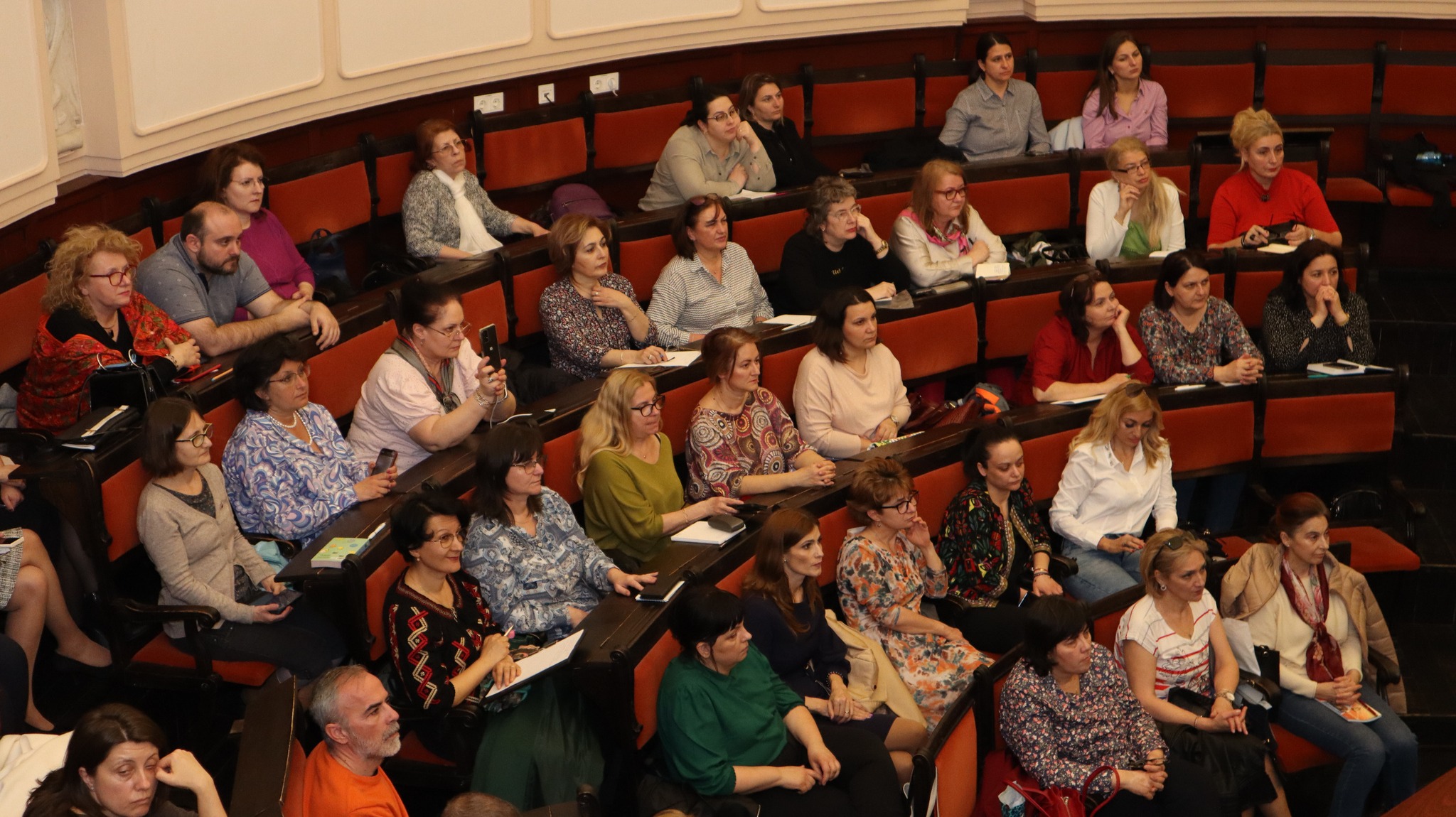 ASSMB: Prima sesiune științifică dedicată perfecționării profesionale a ...